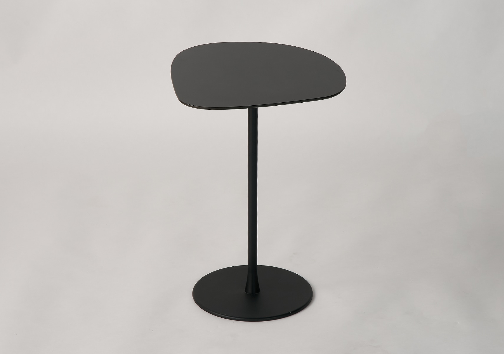 ixc.(イクスシー）MIXIT side table（BK)H620- アウトレット| カッシーナ・イクスシー オンラインストア