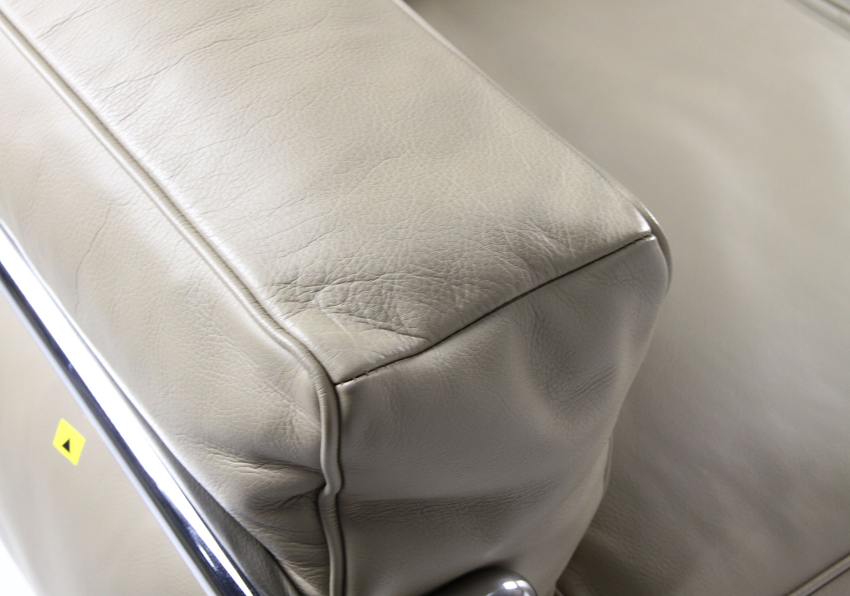 Cassina (カッシーナ) LC2-3P 3人掛ソファ アウトレット | カッシーナ・イクスシー オンラインストア